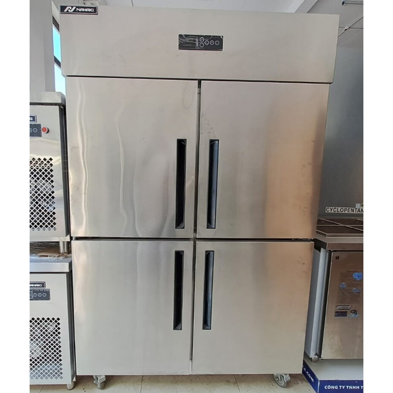 Tủ mát 4 cánh inox NTM/4I-1100 | Điện máy Akira giá tại kho
